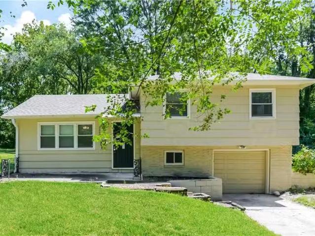 8005 Tennessee Ave, Raytown, MO 64138 MLS #2576634
