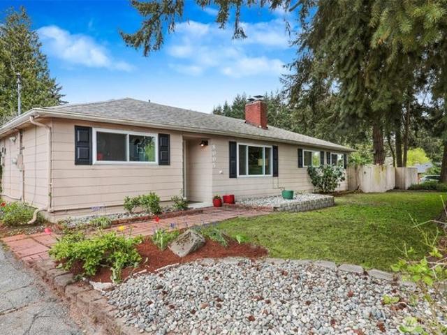 8005 th St SW, Edmonds, WA 98026