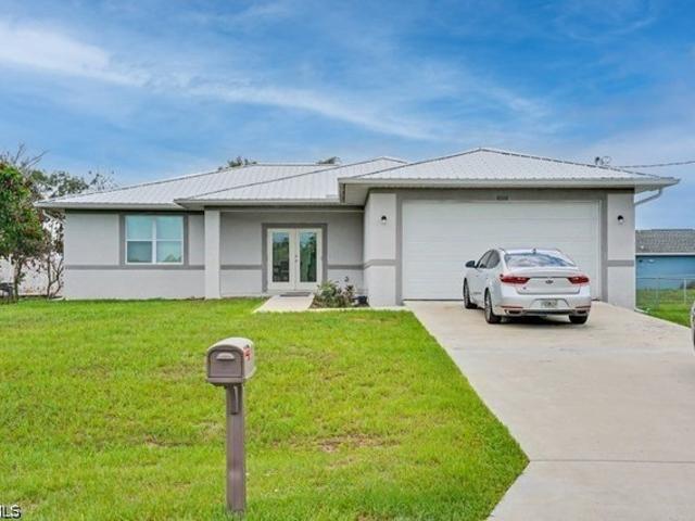 8006 Oakleaf Cir, Labelle, FL 33935