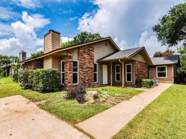8006 CLYDESDALE DR, AUSTIN, TX 78745 Duplex For Sale MLS# 275.
