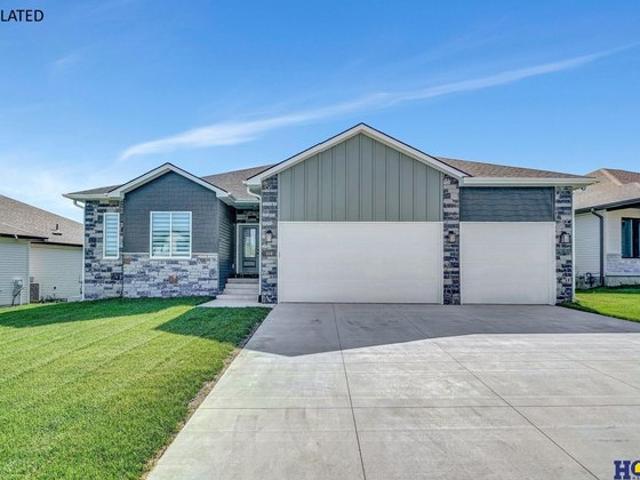 8006 Ephraem Ln, Lincoln, NE 68516