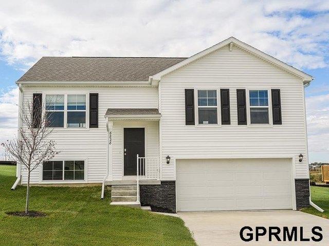 8007 N 113th Ave, Omaha, NE 68142