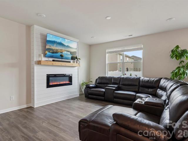 8007 Foxcroft Drive