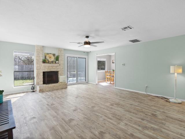 8007 Swindon Ln