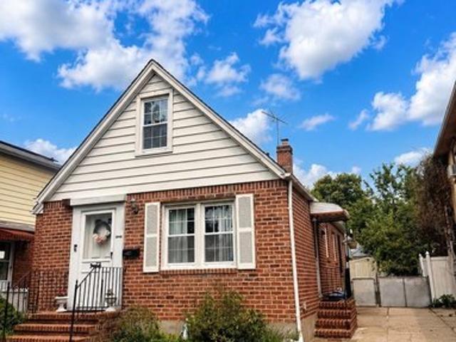 8007 th St, Bellerose, NY 11426