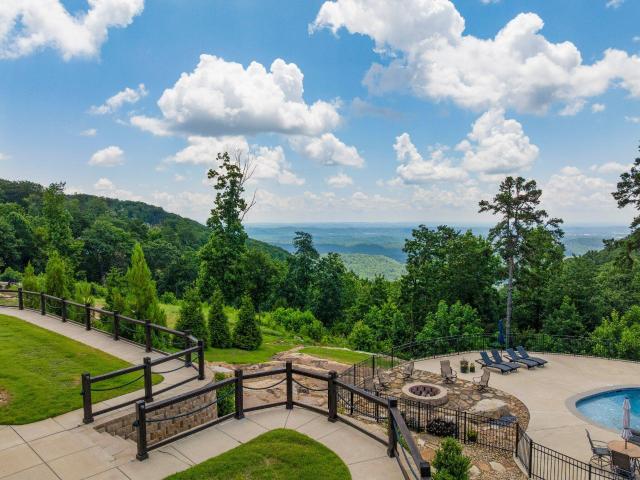 8008 Mountain Laurel Trail