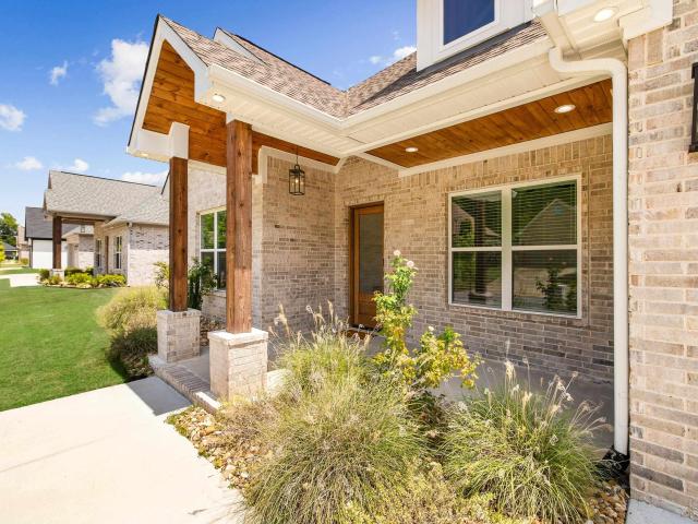 8008 N Shoreline