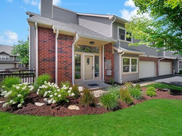 8008 Barrymore Dr, Darien, IL 60561