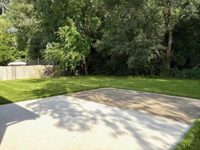8008 Gina Dr