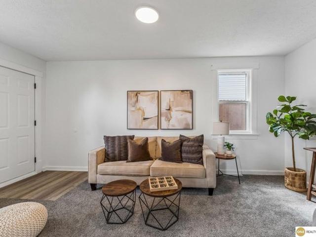 8008 State St, Ralston, NE 68127