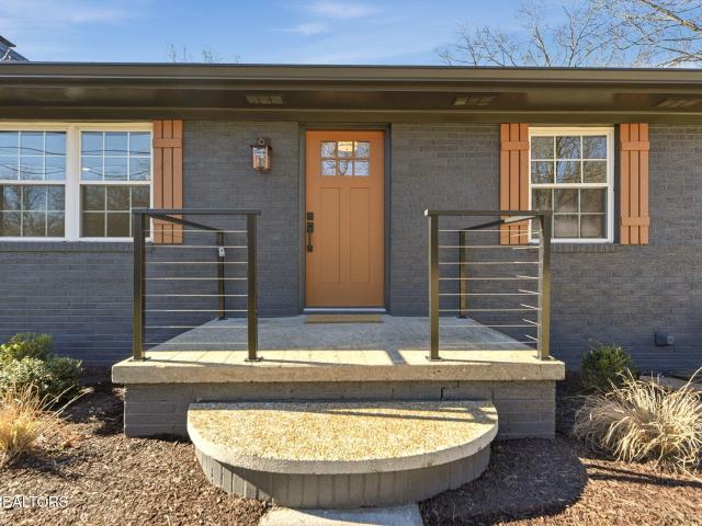 8008 W Cliff Drive