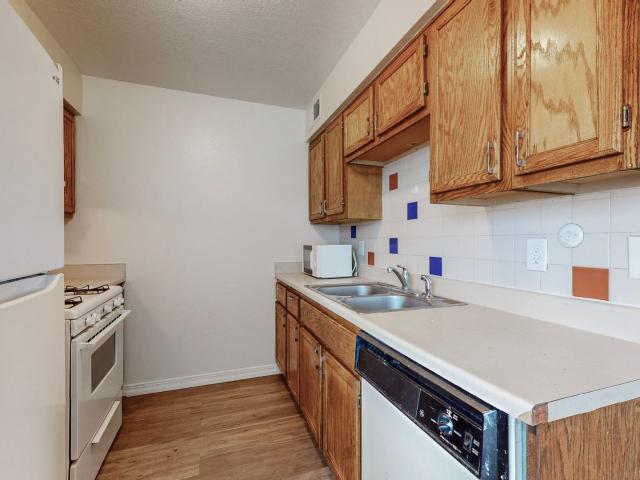 8000 Grand Avenue NE
