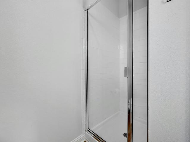 8000 Lennon Dr