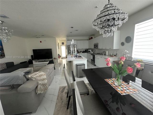 8001 NW 41st St, Unit F113, Doral, FL 33166 | MLS #A11994 | Compass