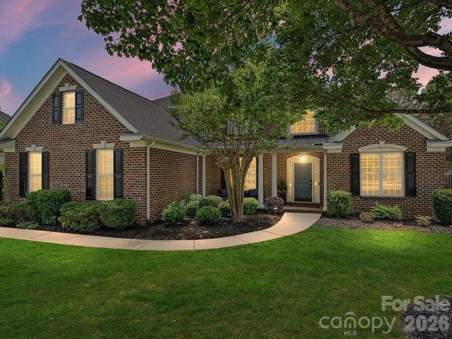 8001 Avanti Dr, Waxhaw, NC 28173