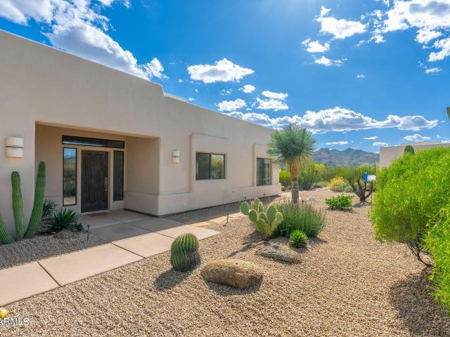 8001 e carefree drive