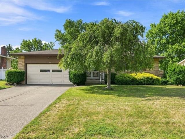 8001 Royalview Dr, Parma, OH 44129