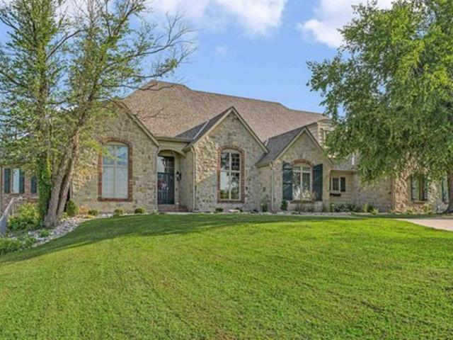 8001 SW Huntoon St, Topeka, KS 66615