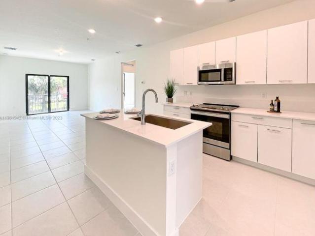 8001 41 NW #206, Doral, FL 33166