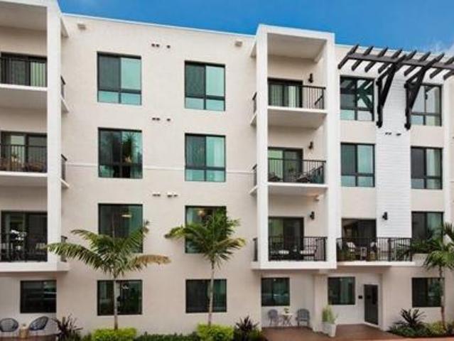 8001 41 St NW #411, Doral, FL 33166