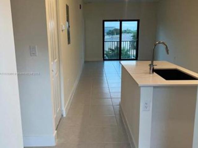 8001 41 St #310, Doral, FL 33166