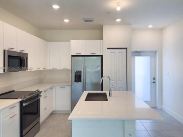 8001 41 Street NW #203, Doral, FL 33166