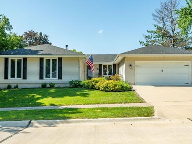 8002 Alpine Dr, Urbandale, IA 50322
