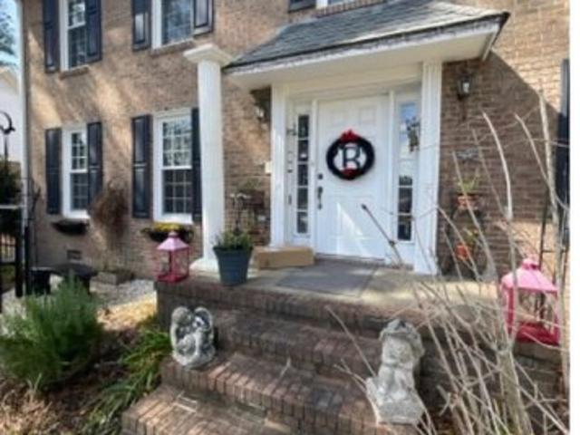 8002 Club House Dr, New Bern, NC 28562