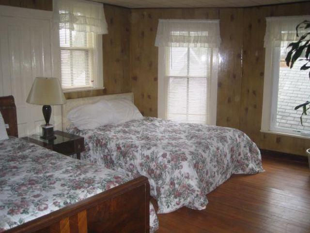 $800 / 3br $800 Furnished 3 large br home cert. to 5 Winona