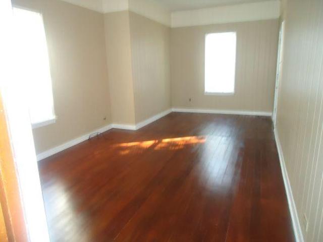 $800 / 1000ft² 2 Bed 1 Bath house for rent Jefferson St