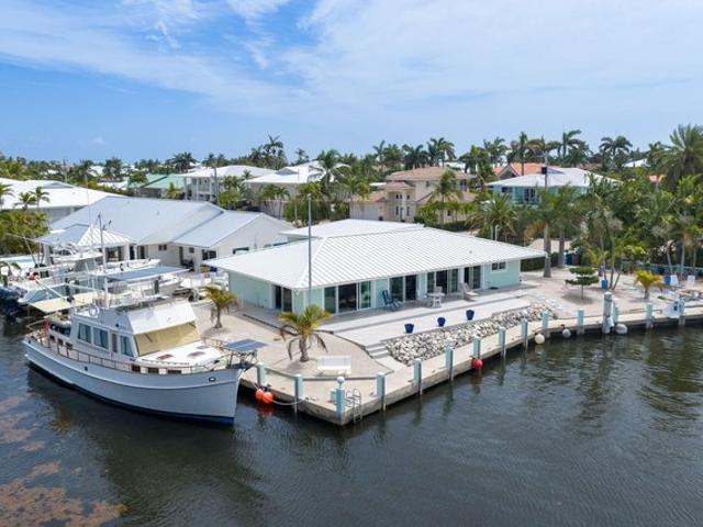 800 11th St, Key Colony, FL 33051
