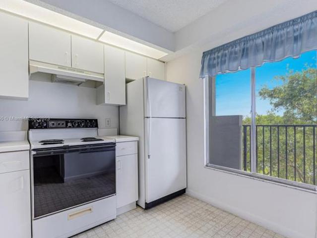 800 137th Ave SW #404G, Pembroke Pines, FL 33027