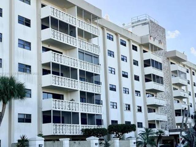 800 195th St NE #105, Miami, FL 33179