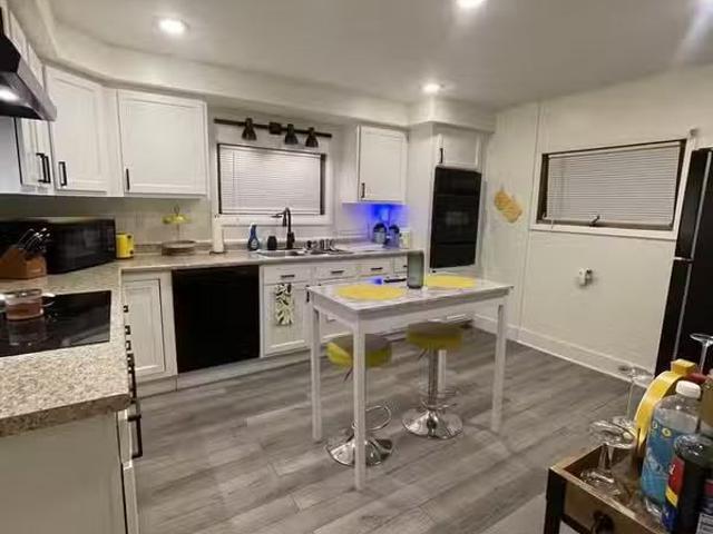 $800 1 Private Bedroom/ 1 Shared Bathroom shared space in Wa.