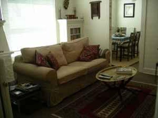 $800 / 1br Available May 17th, 600 sq. ft. Victorian Style Apartment 11th & College, Boulder map