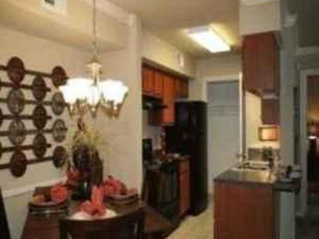 $800 2bd/2bath move in may 1st stay till june 3rd briar forest/ eldridge 77077