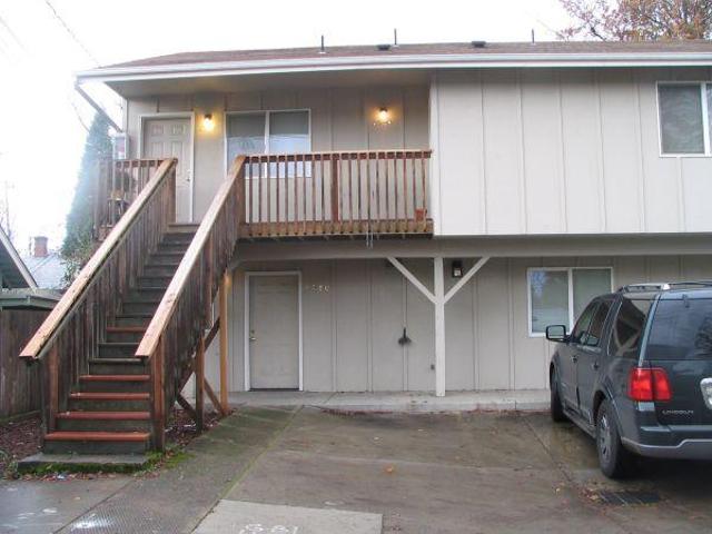 $800 / 2br U of O apt within walking distance to CAMPUS 1588 Ferry Alley map