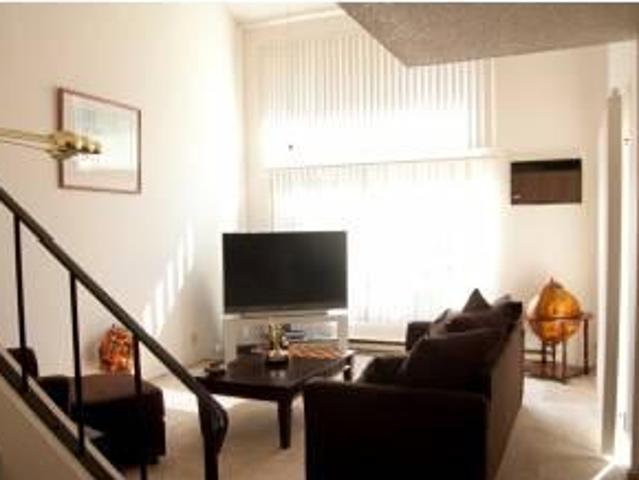$800 / 2br 1100ft² 3848 Meadowlawn Loop SE # 12 Salem, Oregon