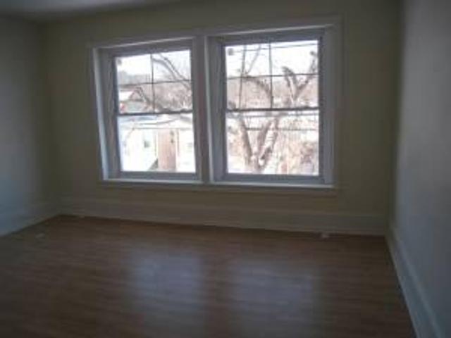 $800 / 2br 2 bedroom apt w/ balcony in upperdarby 375 beverly blvd map