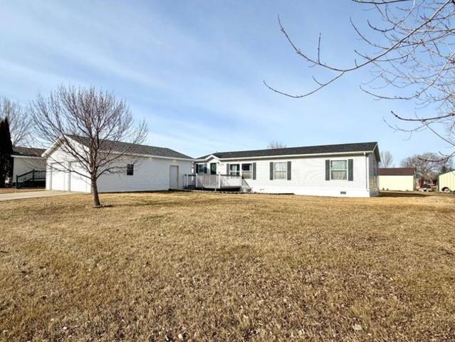 800 31st Ave SE, Minot, ND 58701