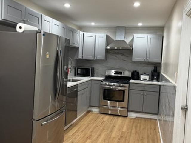 800$ 4br Dorechester / Field corners Rooms for