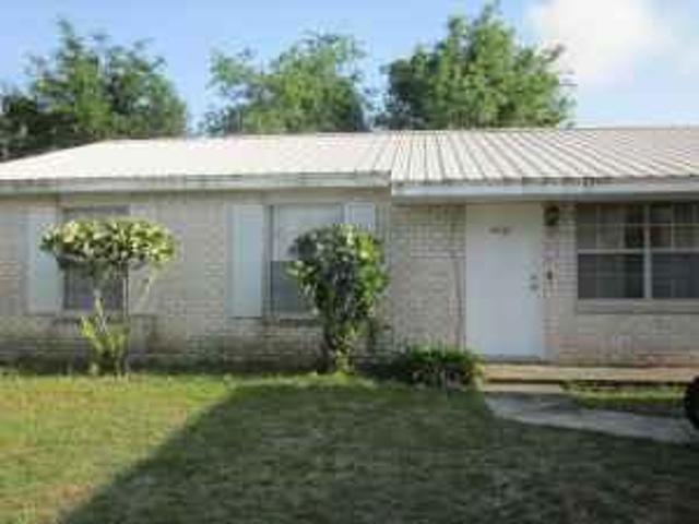 $800 / 4br 4/2 Cute house seeking new renters to make it feel like a real home! North Pensacola