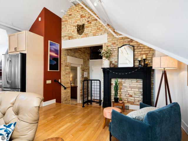 800 Cottageview Drive # 403