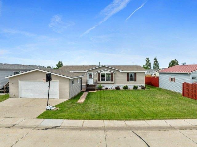 800 Coneflower Dr, Minot, ND 58701