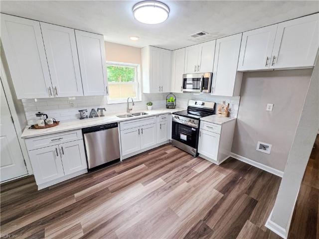 800 Churchill DR
