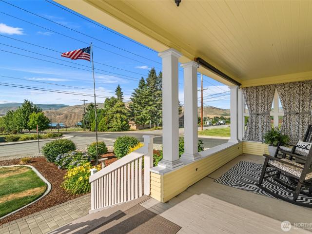 800 Autumn Crest Drive