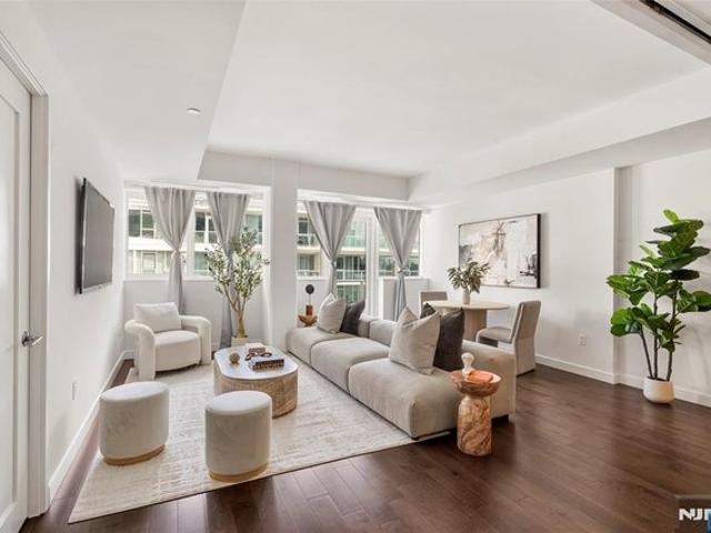 800 Ave at Port Imperial Blvd Apt 816, Weehawken, NJ 07086
