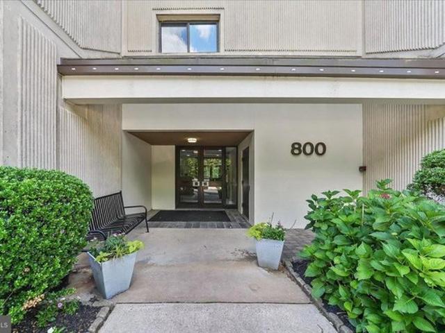 800 Avondale Rd Apt 2K, Wallingford, PA 19086
