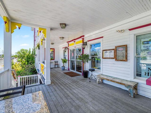 800 Bay Ave