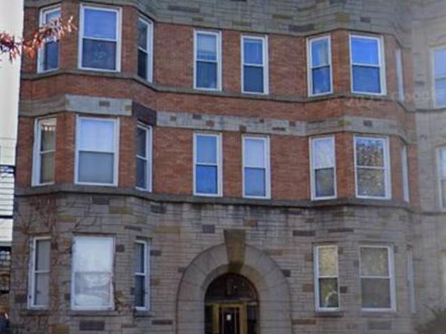 $800 Bedroom in Large Shared Apartment 8/1/2026